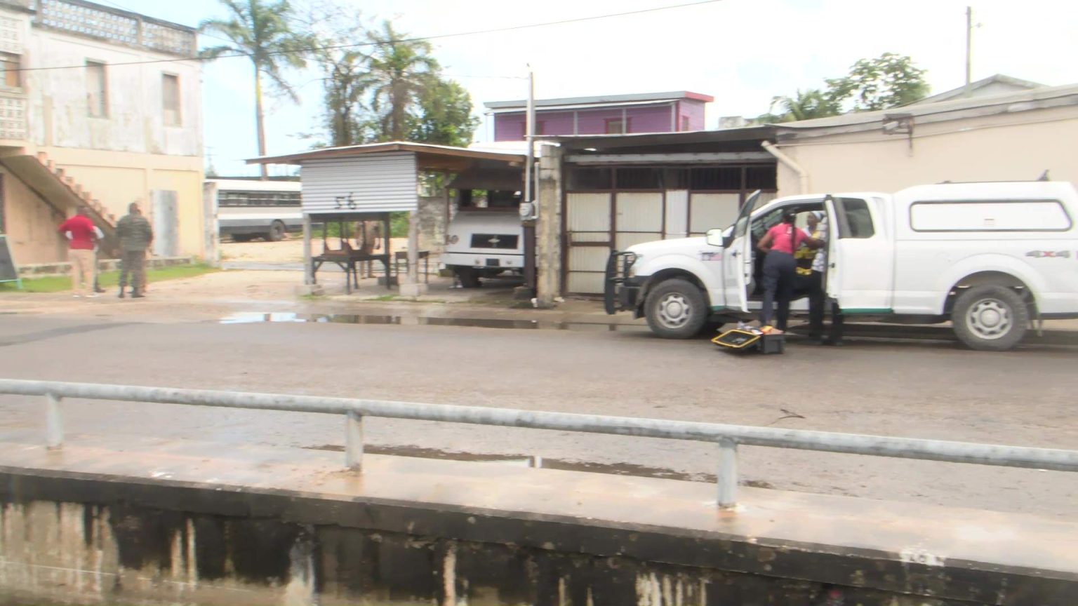 Residents Flee as Police, Gunmen Trade Shots on East Collet Canal ...