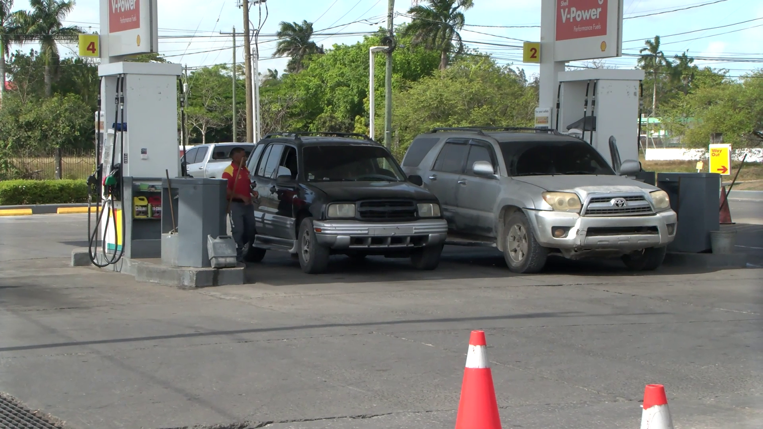 Briceño Defends Swift Action as Fuel Dealers Cry Foul Over Margin Cuts ...
